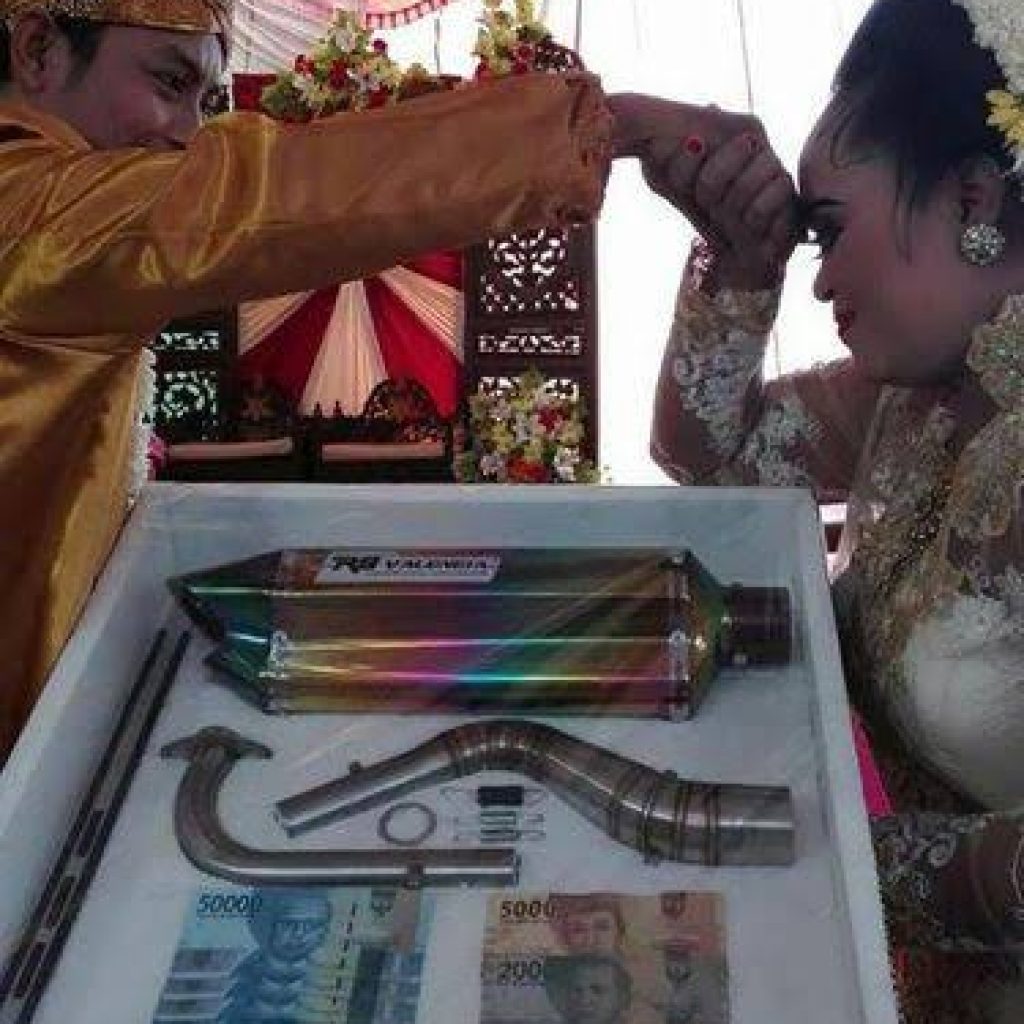 Ini Deretan Mas Kawin Unik Pernikahan di Indonesia - FAKTABMR